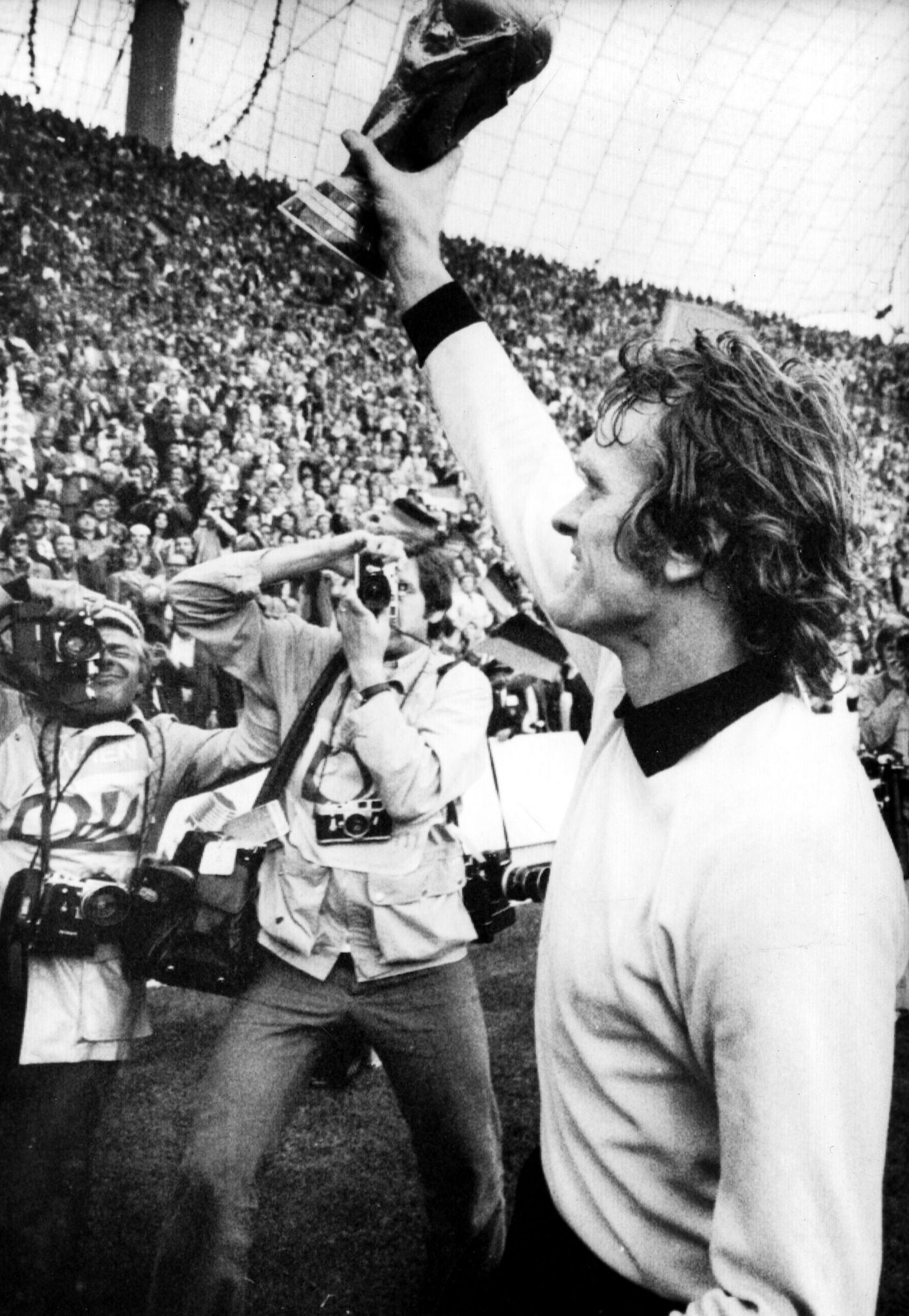 Top 10 Greatest Goalkeepers of All Time ! - RANKED