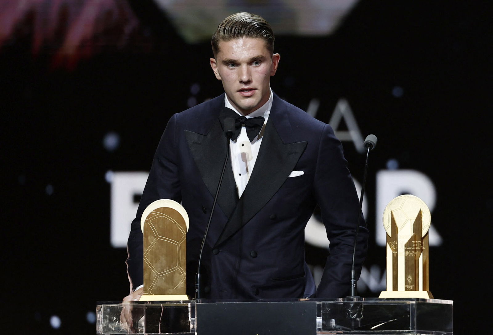 Sweden Star Viktor Gyokeres Wins Gerd Müller Trophy 2025